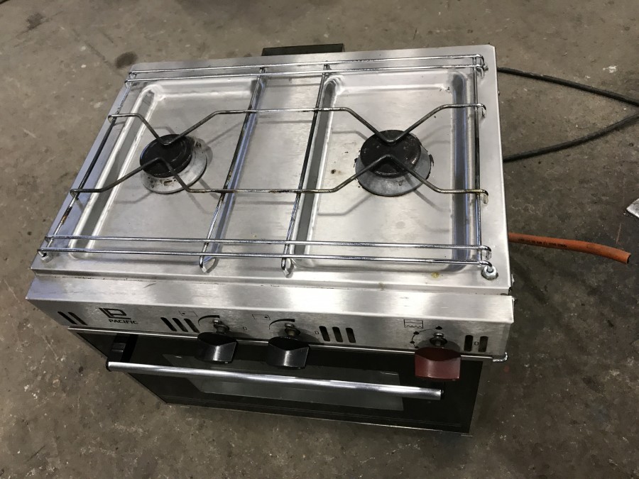 Klaravik Auktioner | Gasolugn m gasolplattor