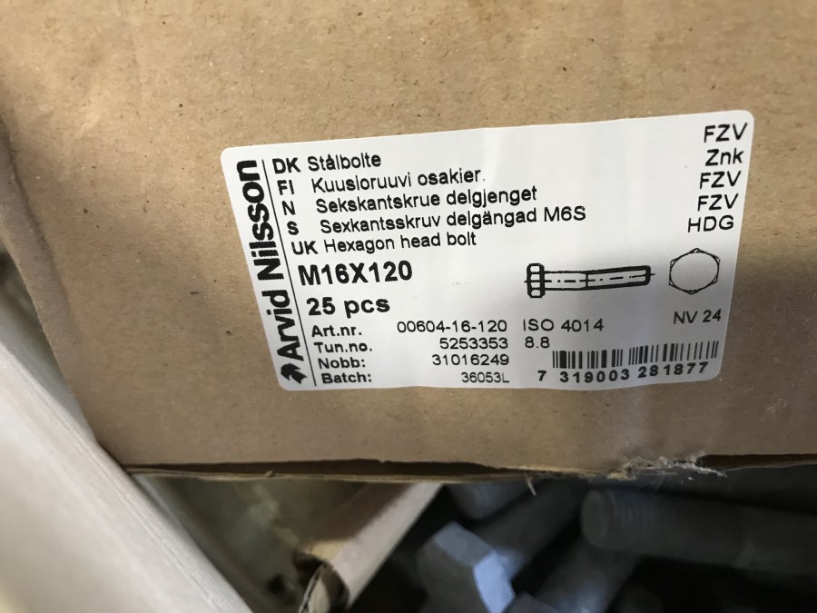 Klaravik Auktioner | Bult, mutter & brickor