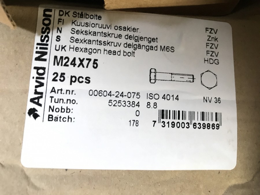 Klaravik Auktioner | Bult, mutter & brickor