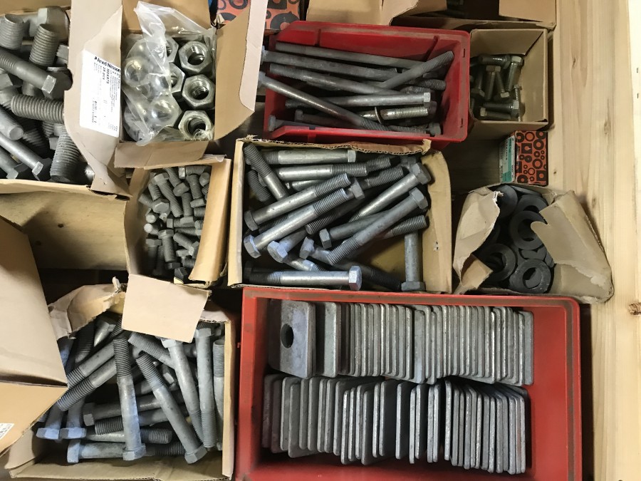 Klaravik Auktioner | Bult, mutter & brickor