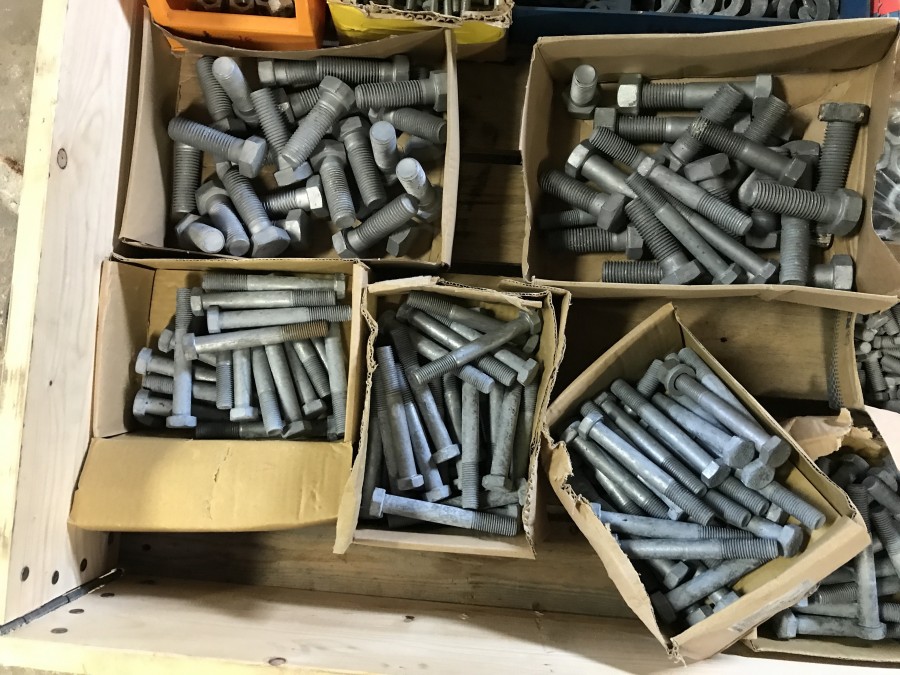 Klaravik Auktioner | Bult, mutter & brickor