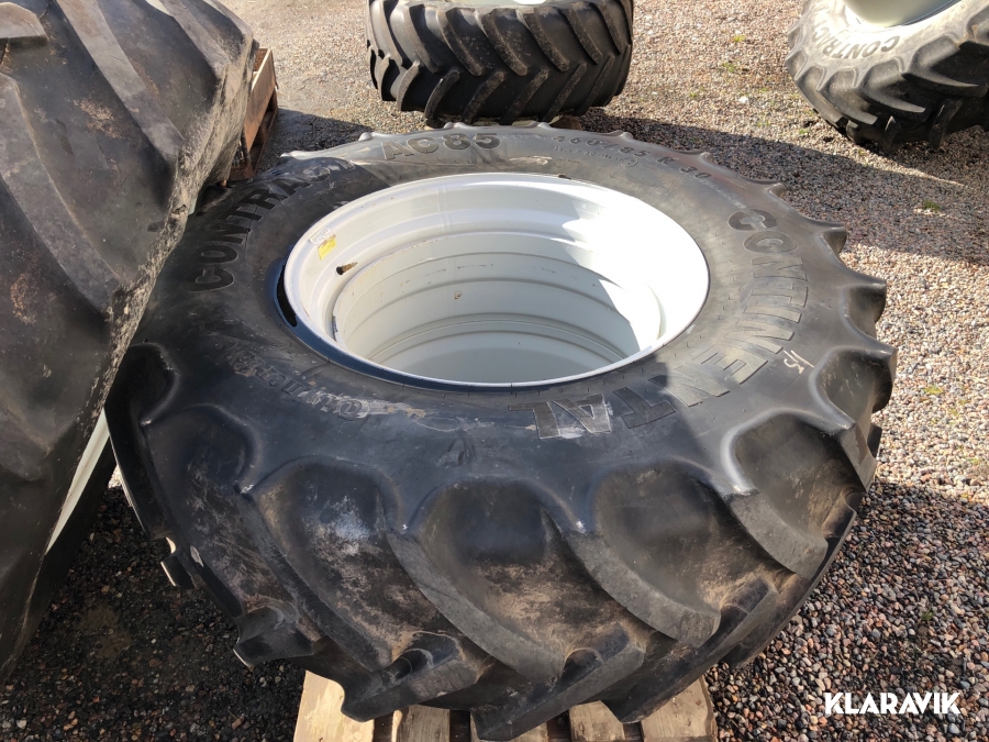 Klaravik Auktioner | Dubbelmontage Continental 460/85 R30