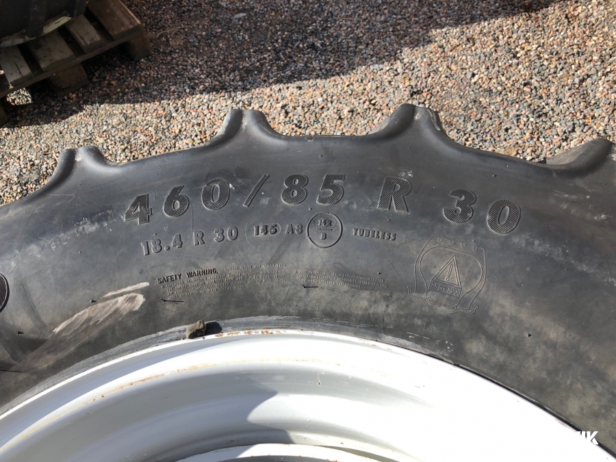 Klaravik Auktioner | Dubbelmontage Continental 460/85 R30