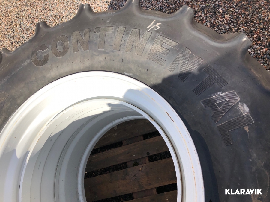 Klaravik Auktioner | Dubbelmontage Continental 460/85 R30