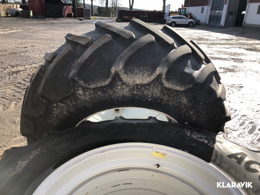 Klaravik Auktioner | Dubbelmontage Continental 460/85 R30