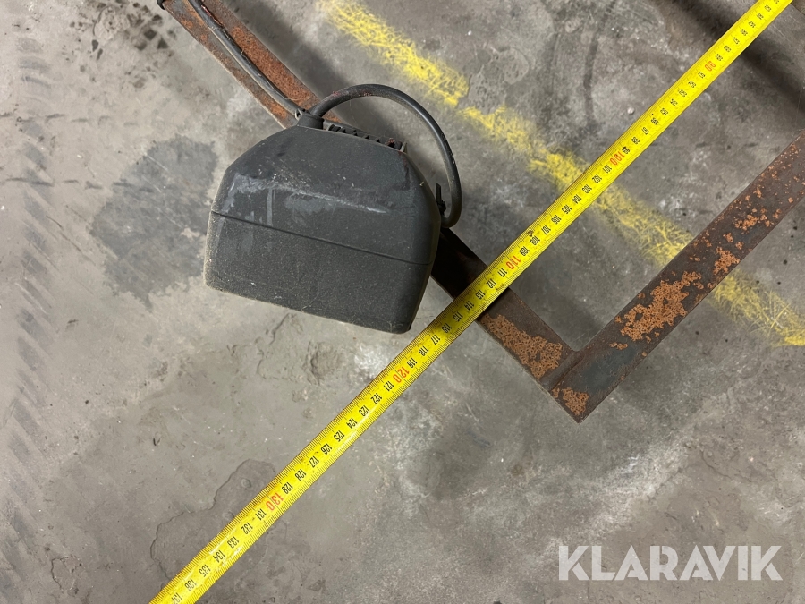 Vägarbetsskylt på takräcke, Falköping, Klaravik auktioner