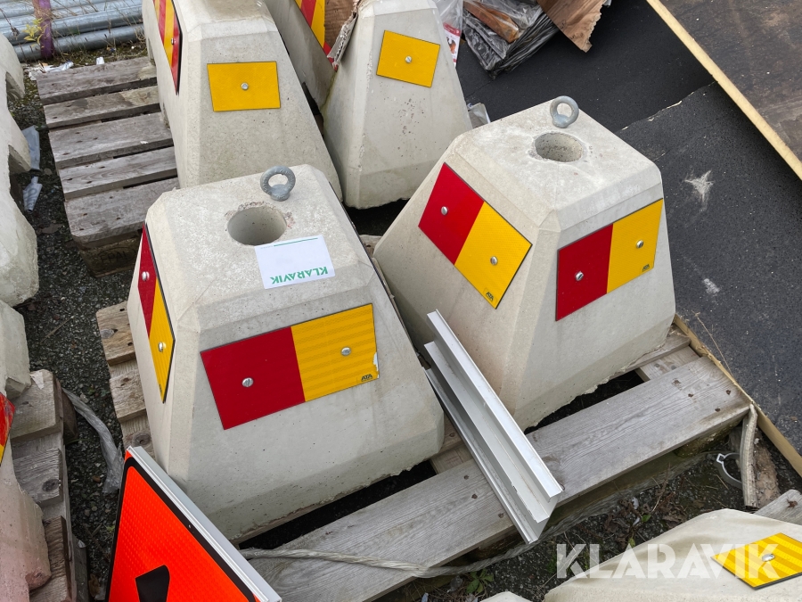 Stolpfundament med stolpar 13st