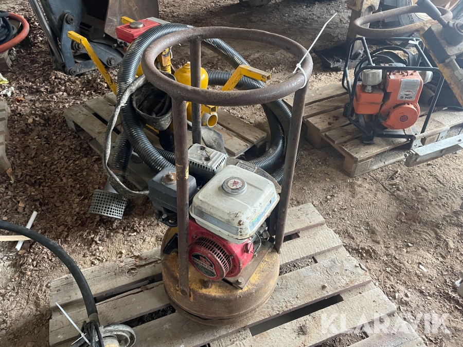 Rundpadda Tremix KMR 11, Hultsfred, Klaravik auktioner