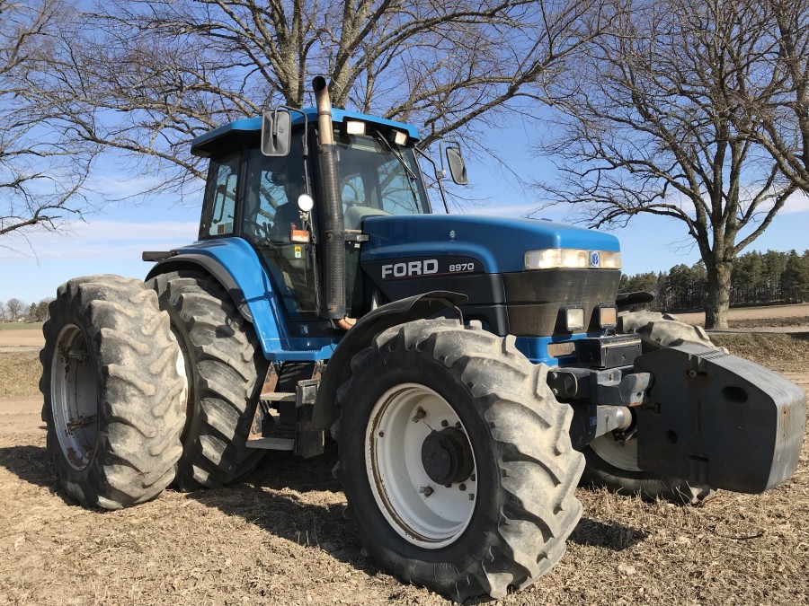Klaravik Auktioner | Traktor med dubbelmontage Ford 8970