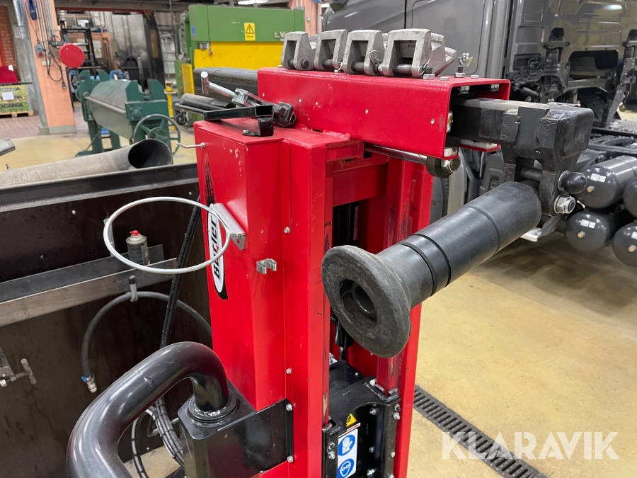 Klaravik Auktioner | Däckomläggare Butler NAV 26HW