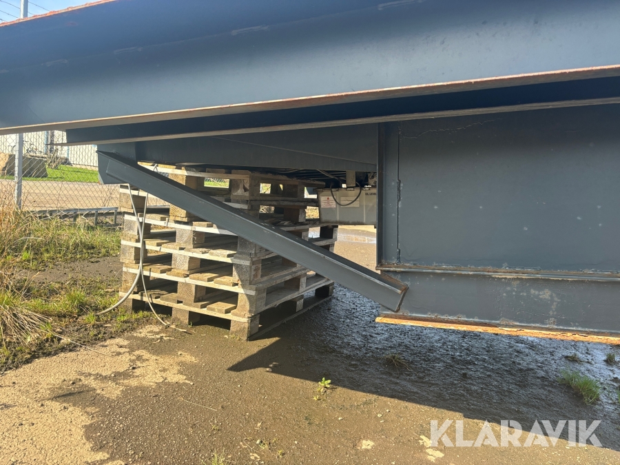 Lastkaj hydraulisk Nani, Falkenberg, Klaravik auktioner