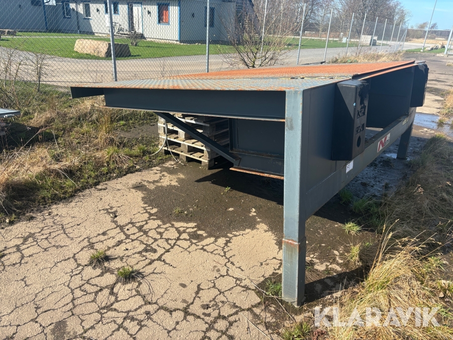 Lastkaj hydraulisk Nani, Falkenberg, Klaravik auktioner