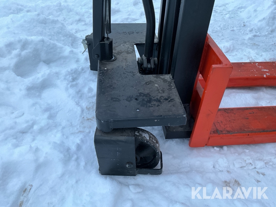 Manuell staplare Kentruck, Umeå, Klaravik auktioner