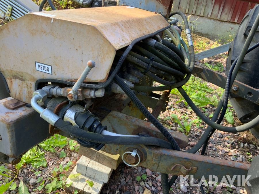 Traktor Valmet 305, Nyköping, Klaravik auktioner