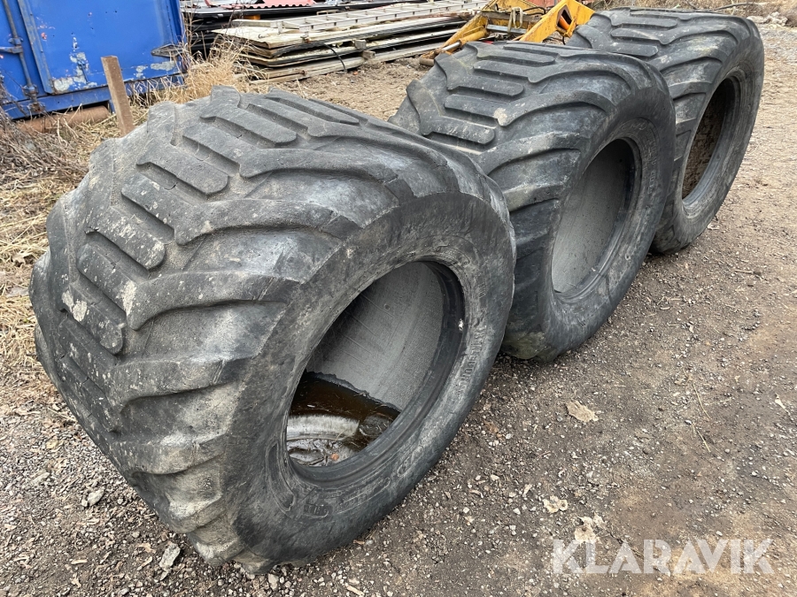 3st däck Trelleborg 710/40/22.5, Heby, Klaravik auktioner