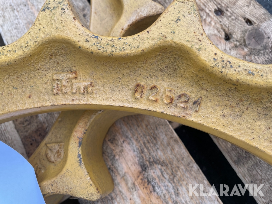 Klaravik Auktioner | Drivkransar Atila 1704 2st