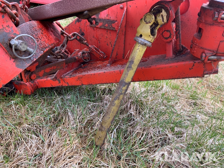 Klaravik Auktioner | Slåtterbalk Busatis 1102