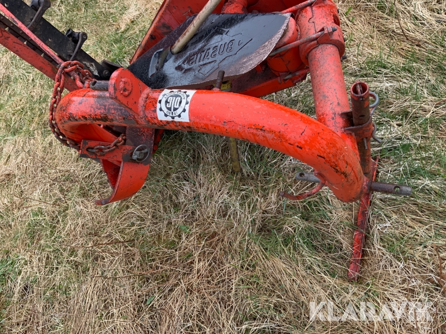 Klaravik Auktioner | Slåtterbalk Busatis 1102