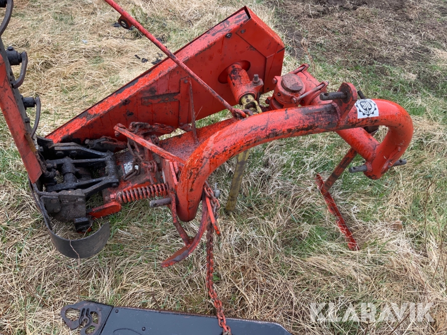Klaravik Auktioner | Slåtterbalk Busatis 1102
