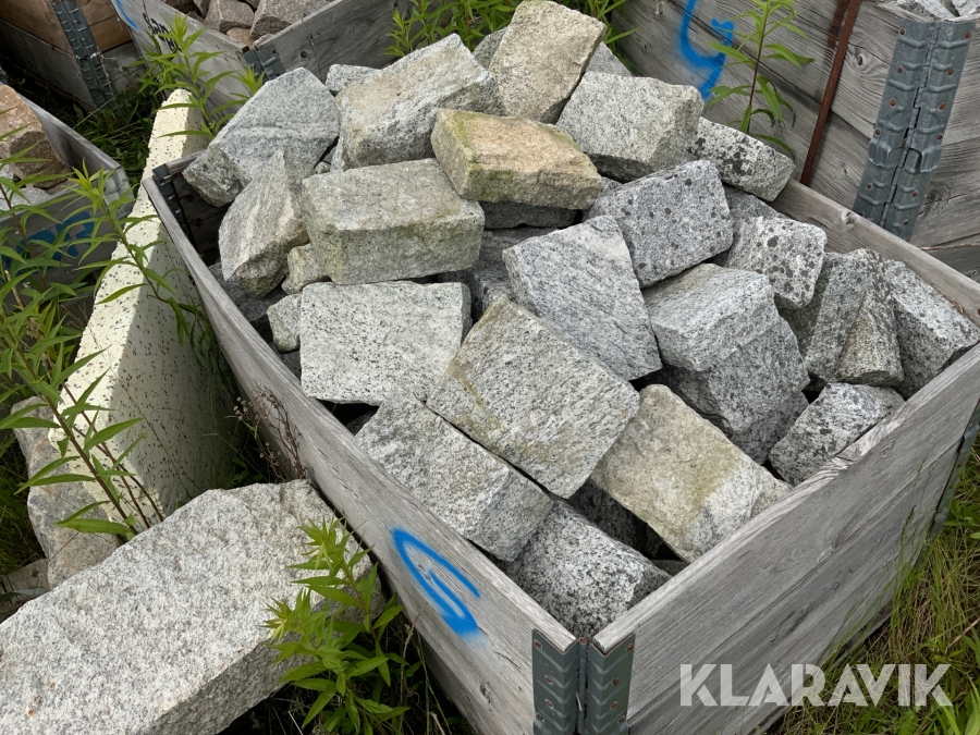 Klaravik Auktioner | Storgatsten halv 2 pallar