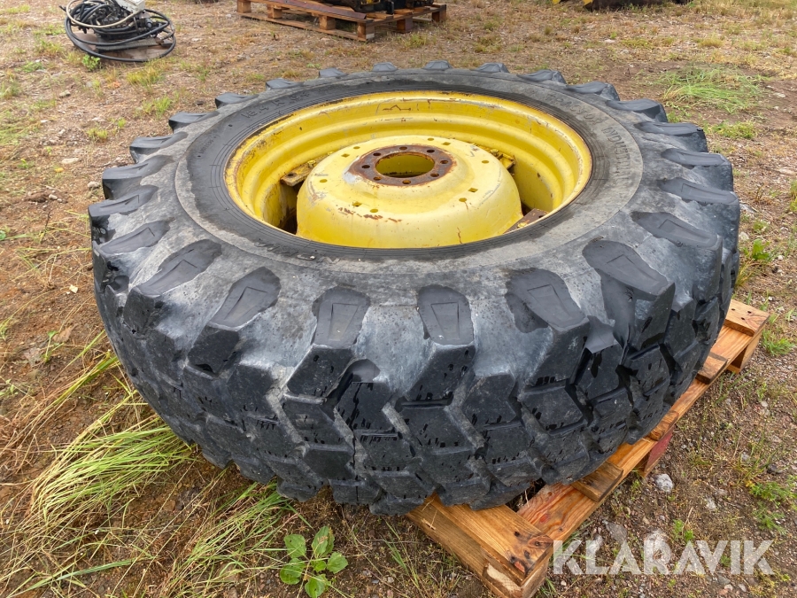Klaravik Auktioner | Traktorhjul Nokian Traktor Industrial 2st