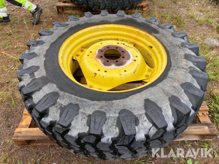 Klaravik Auktioner | Traktorhjul Nokian Traktor Industrial 2st