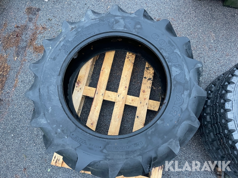 Traktordäck Goodyear 12.4R28, Mönsterås, Klaravik auktioner