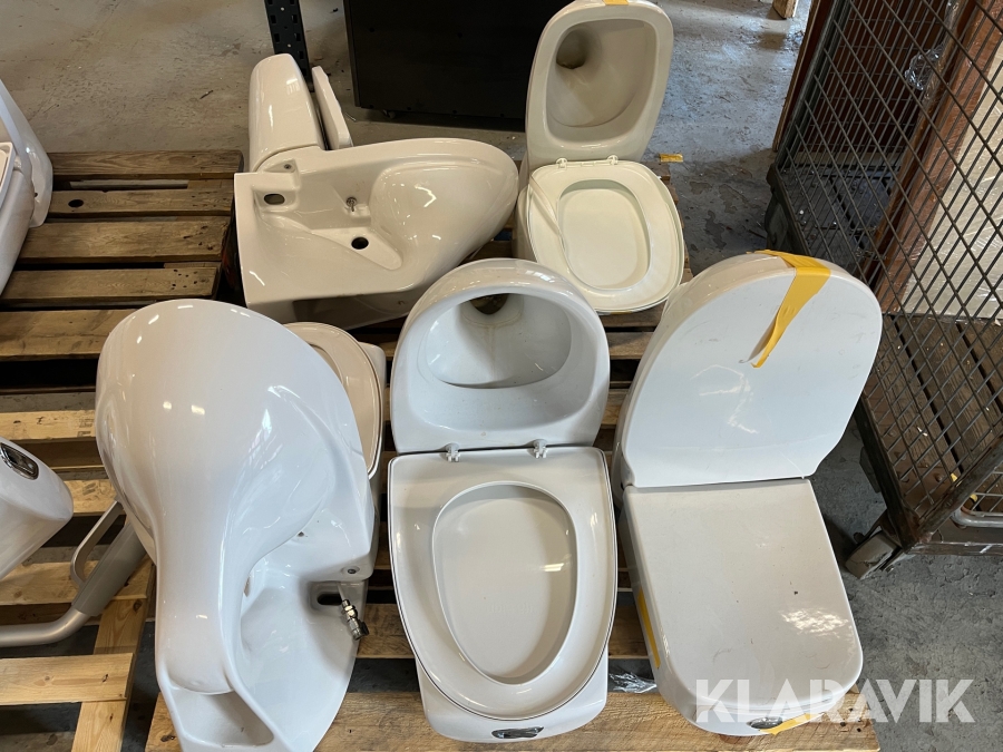 Parti med vägghängda toaletter 16 st, Finspång, Klaravik auk