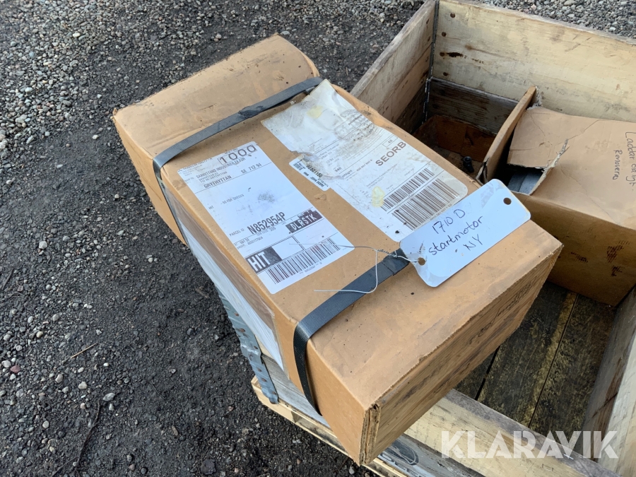 Pall med diverse lika material, Alvesta, Klaravik auktioner