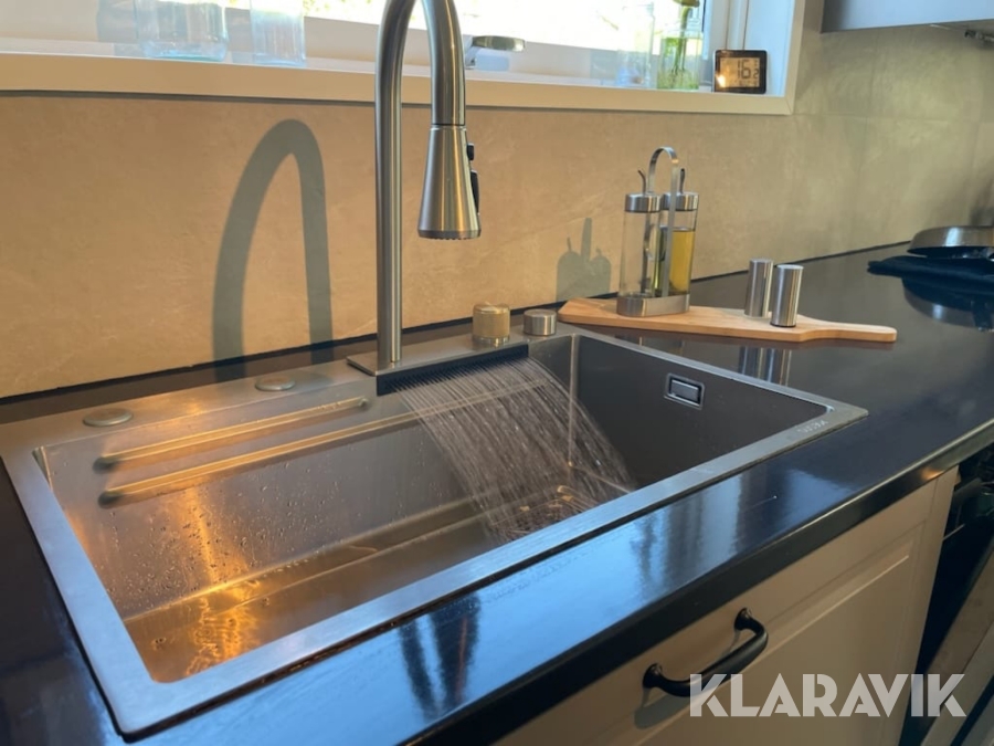 Diskho med vattenfall och justerbart spruthuvud, Jönköping,