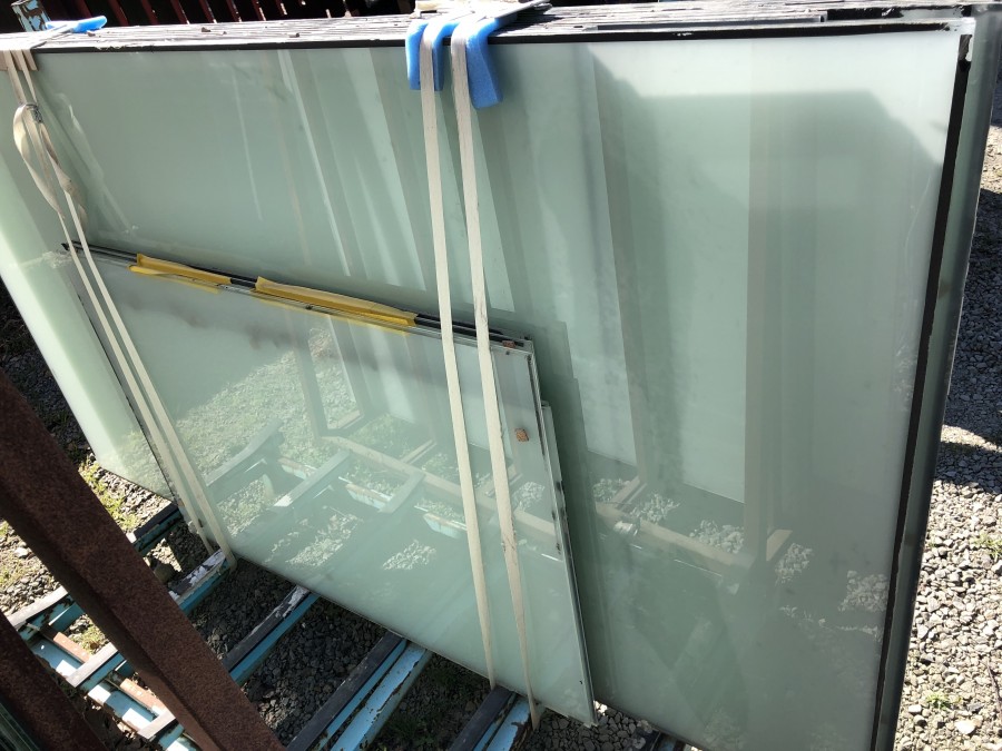 Klaravik Auktioner | Parti Frostat Balkongglas