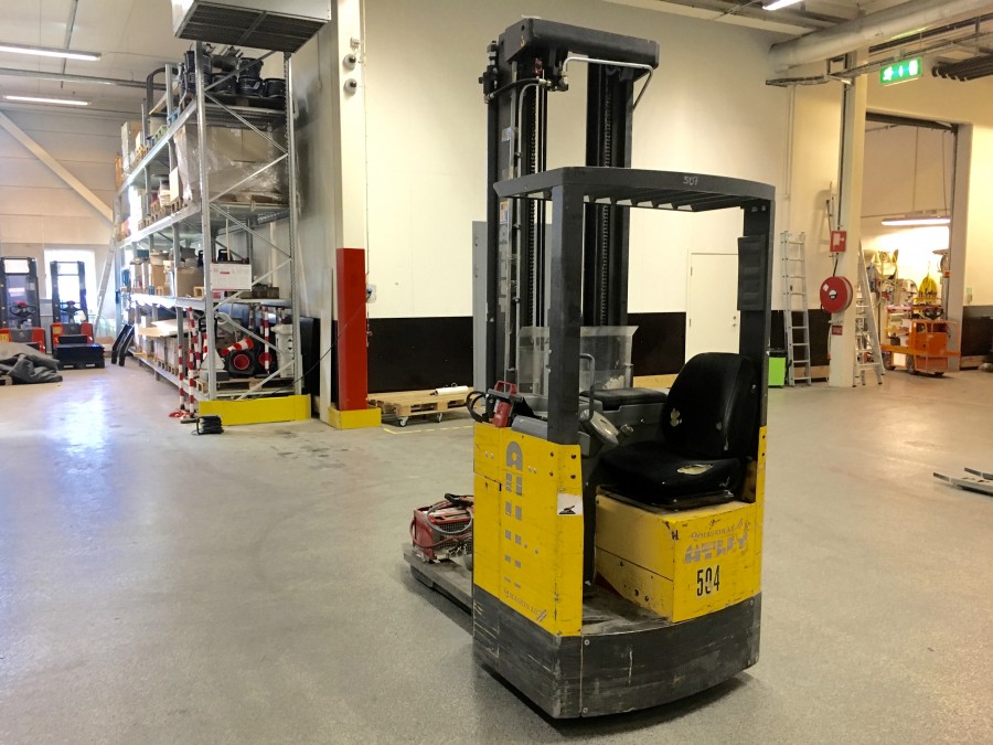 Stapeltruck med laddare