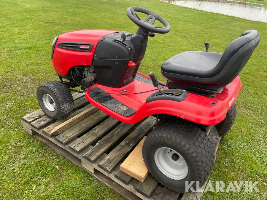 Klaravik Auktioner | Åkgräsklippare Jonsered LT2216