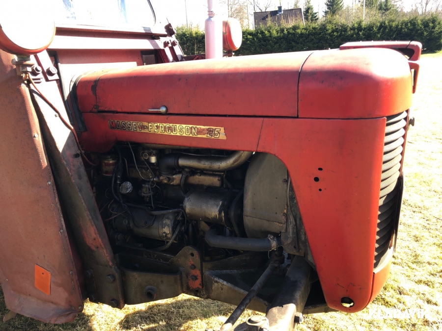 Traktor Massey Fergusson 25