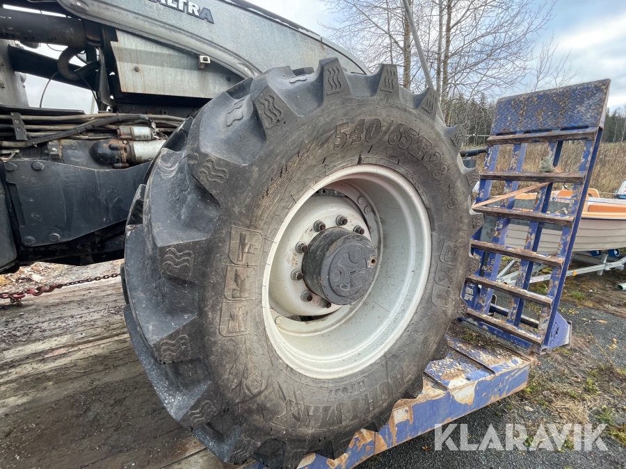 Traktor Valtra T140-4, Falun, Klaravik auktioner
