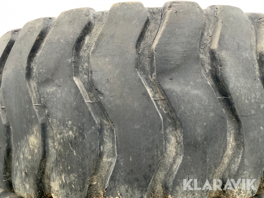 Klaravik Auktioner | Hjul till lastmaskin Good Year 4 st