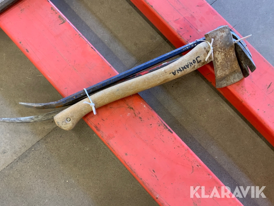 3 st Kofot och 1 yxa, Växjö, Klaravik auktioner