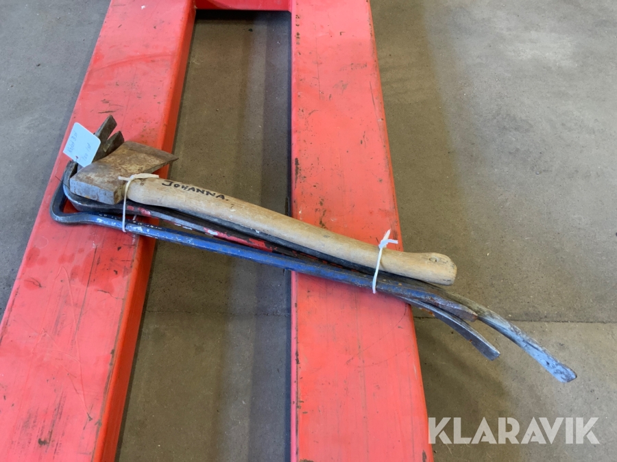 3 st Kofot och 1 yxa, Växjö, Klaravik auktioner