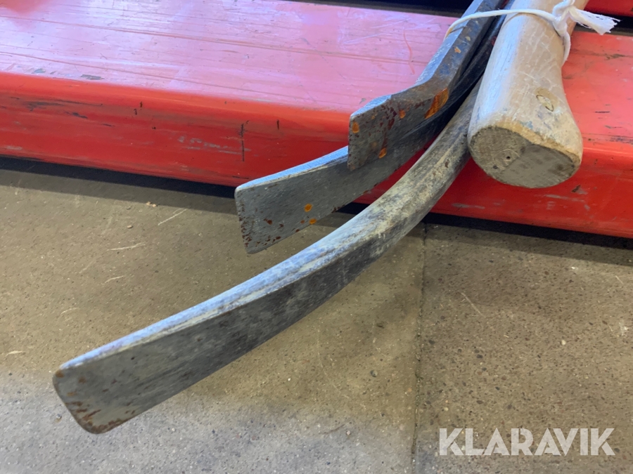 3 st Kofot och 1 yxa, Växjö, Klaravik auktioner