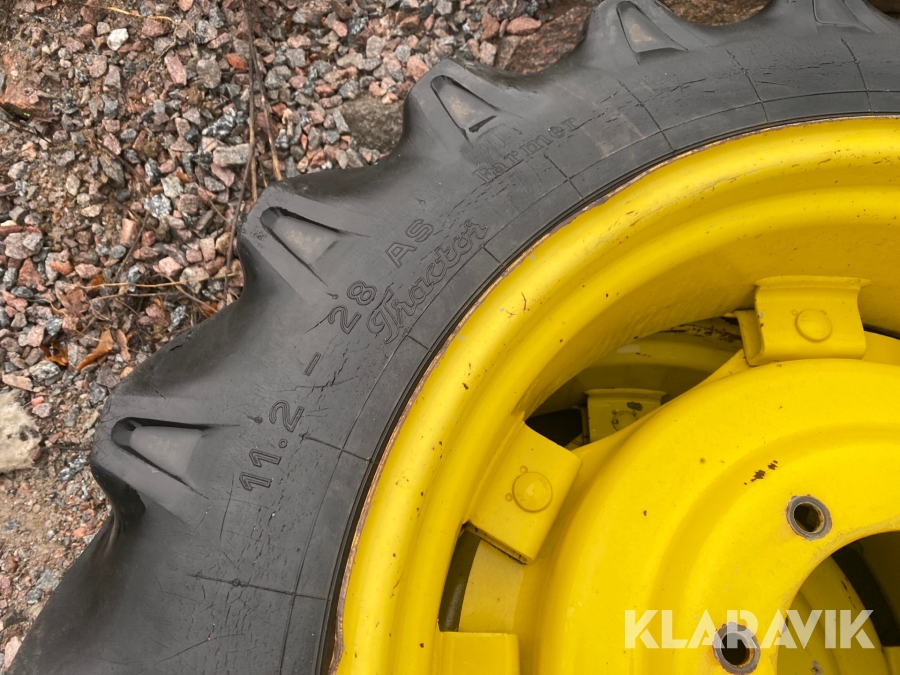 Däck Continental 11.2-28, Norrtälje, Klaravik auktioner