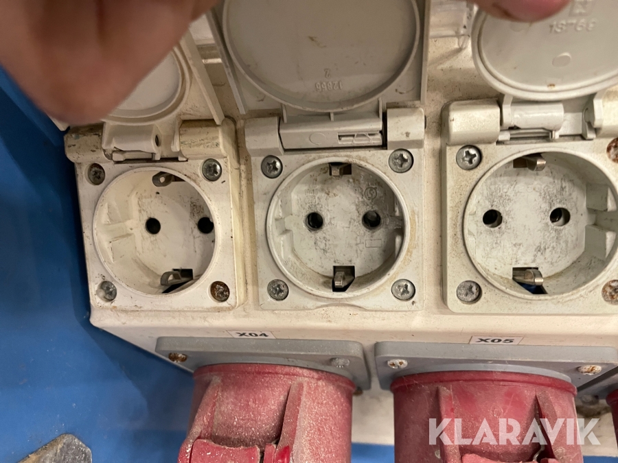 Klaravik Auktioner | Undercentral 32A El-björn U32/631-21