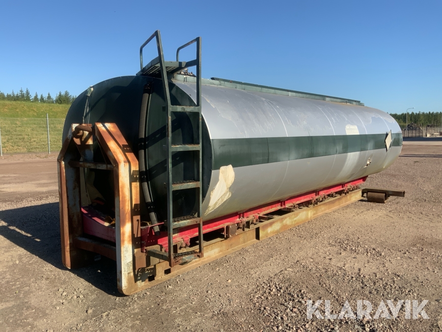 Isolerad rostfri tank på lastväxlarram, Hjo, Klaravik auktio