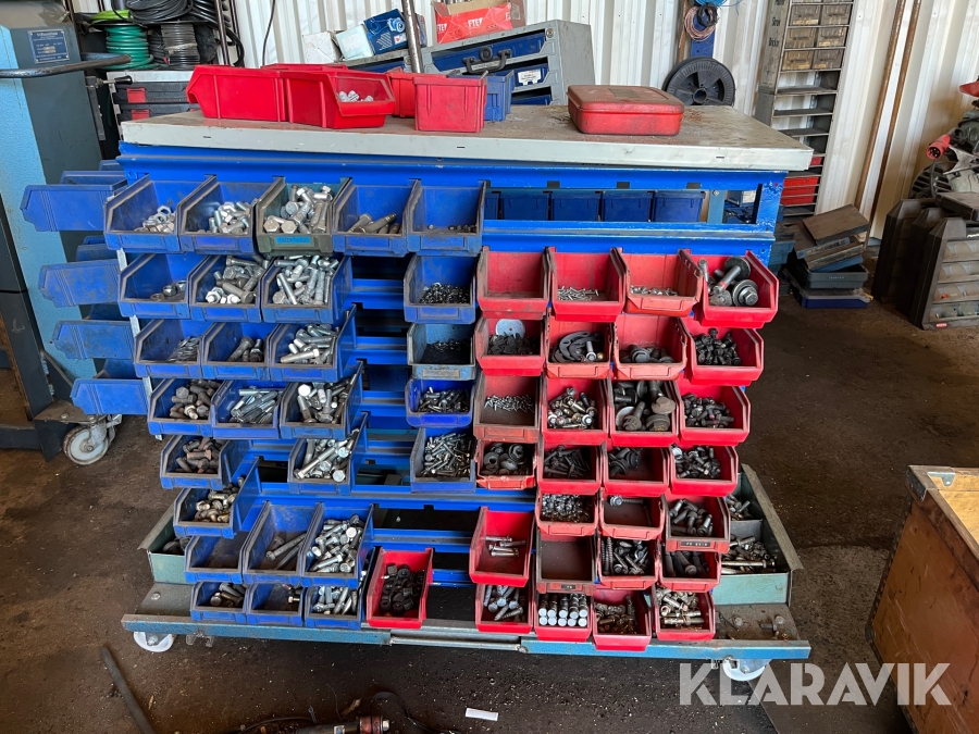 Diverse skruvar, brickor, muttrar mm, Östhammar, Klaravik au