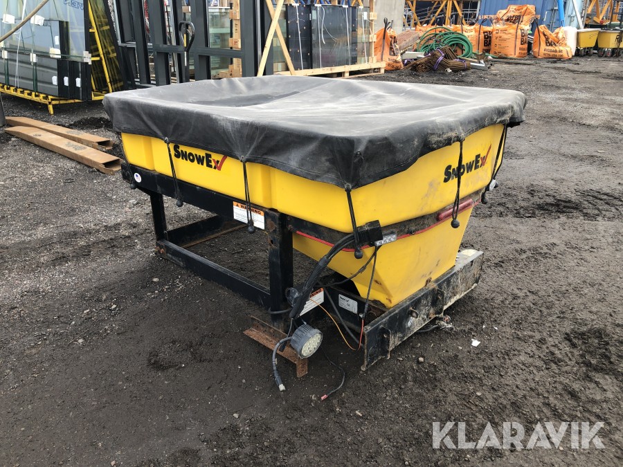 Klaravik Auktioner | Sandspridare SnowEx SP-6000