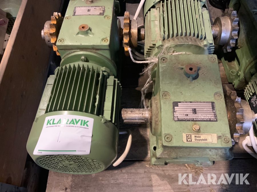 Pall med diverse olika motorer, Sävsjö, Klaravik auktioner