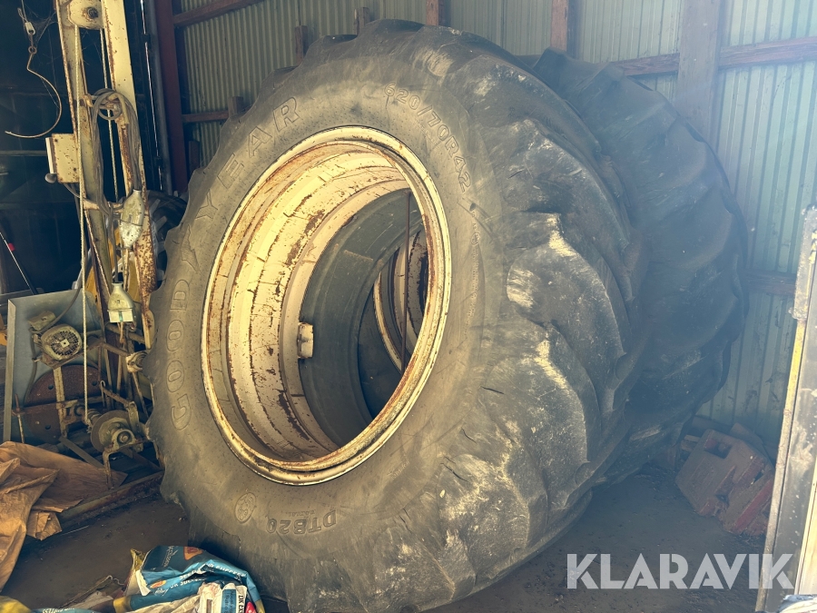 Dubbelmontage med spännare Good Year 620/70R42, Vara, Klarav