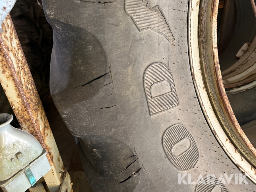 Dubbelmontage med spännare Good Year 620/70R42, Vara, Klarav