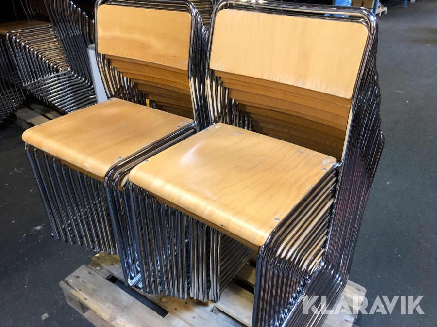 Klaravik Auktioner | Stolar stapelbara 30 st