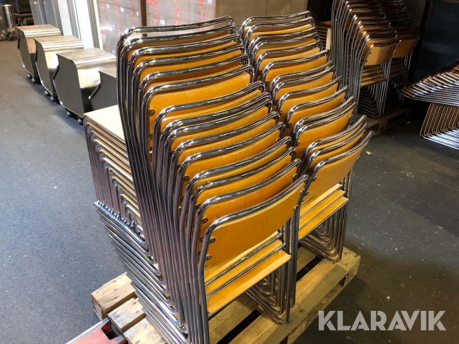 Klaravik Auktioner | Stolar stapelbara 30 st