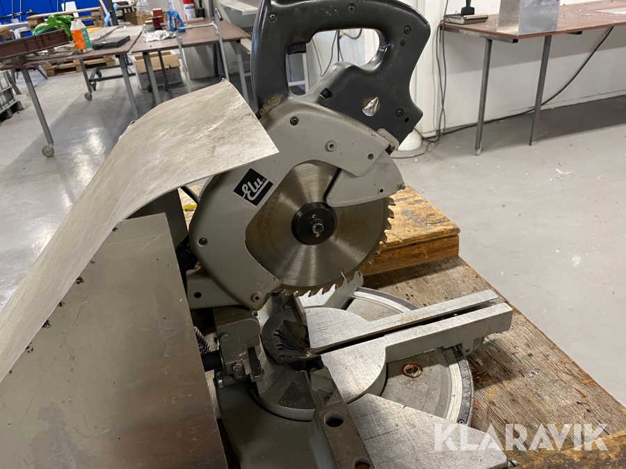 Klaravik Auktioner | Kapmaskin Elu A5 med sågbord och uppsammlare